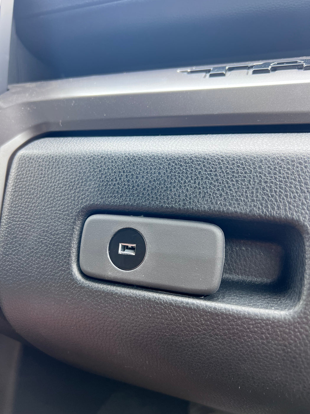 Glove Box Key Blackout — Venture Tread